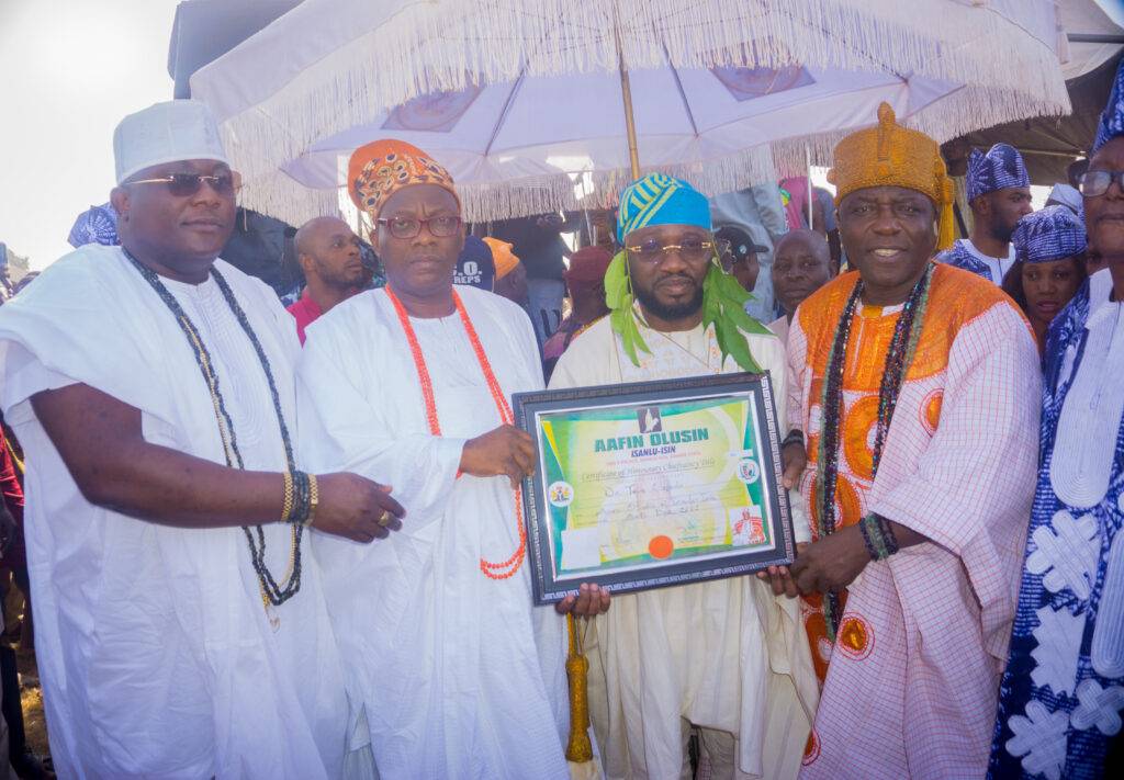 Dr. Toba Oloyede becomes Aare Otunba of Isin Land